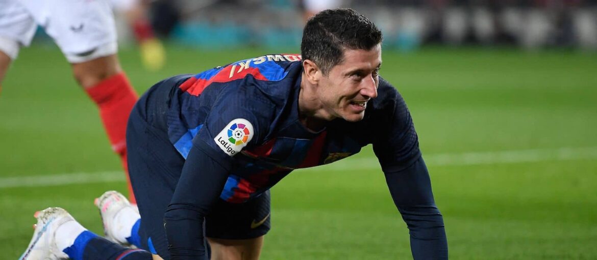 Barcelona striker Robert Lewandowski makes incredible Manchester United ...
