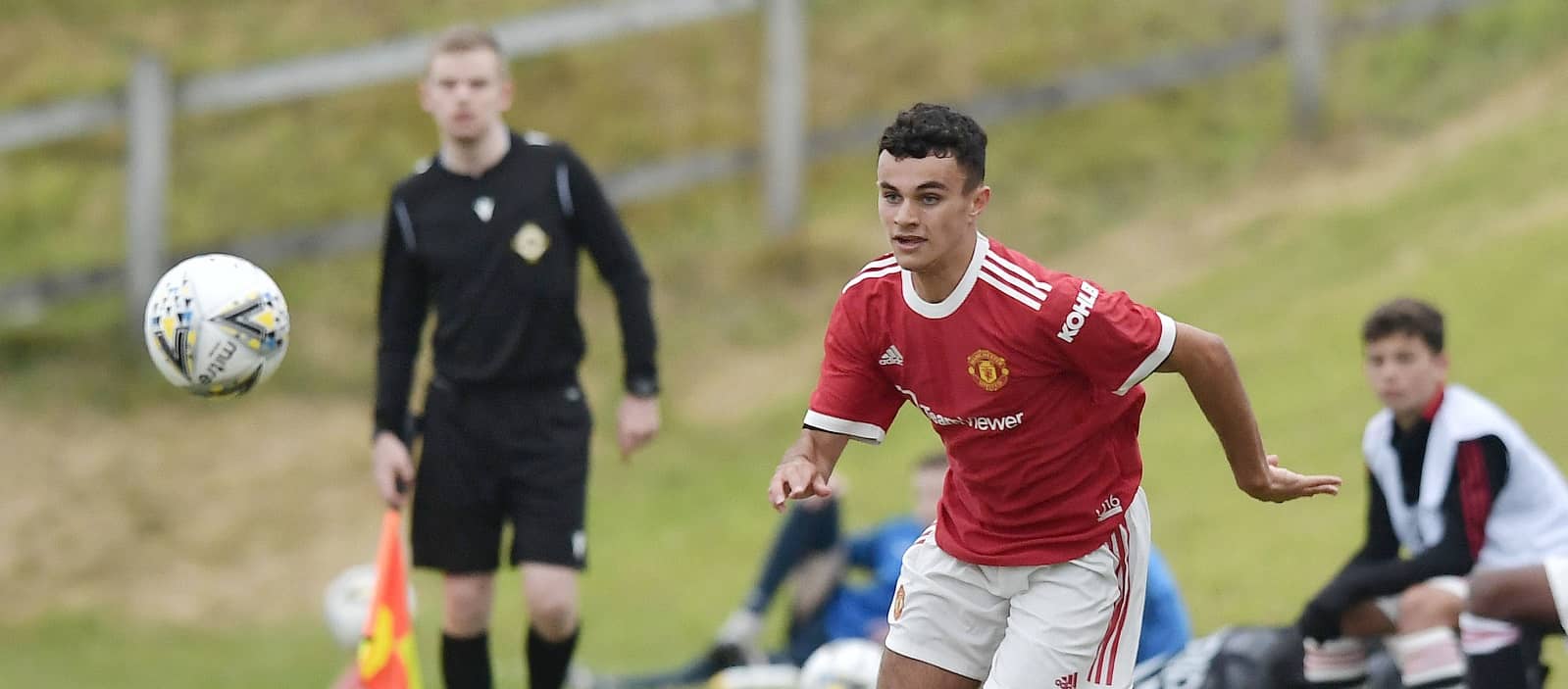 Ryan Giggs' son signs youth contract with new Premier League rivals ...
