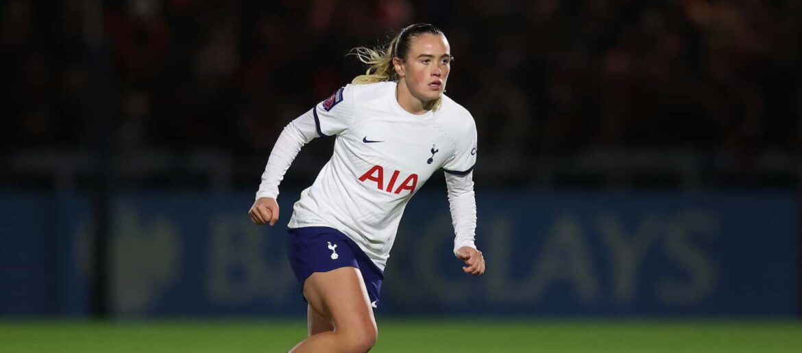 Manchester United's Grace Clinton scores on England debut - Man United ...