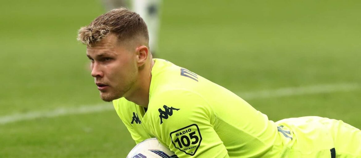 Manchester United ready to make offer for Genoa's Josep Martinez - Man ...