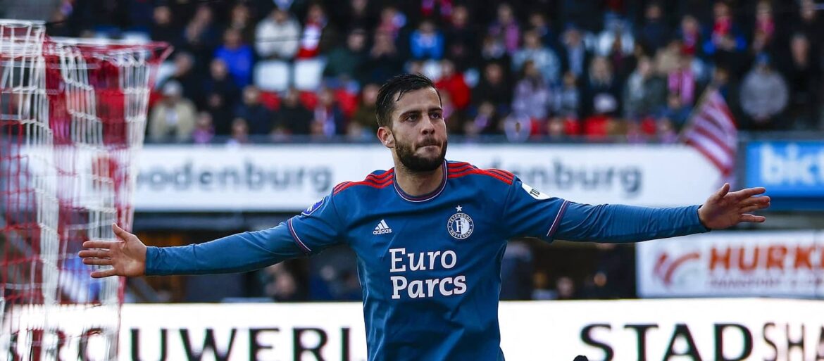 Dávid Hancko being considered by Manchester United as Lisandro Martinez ...