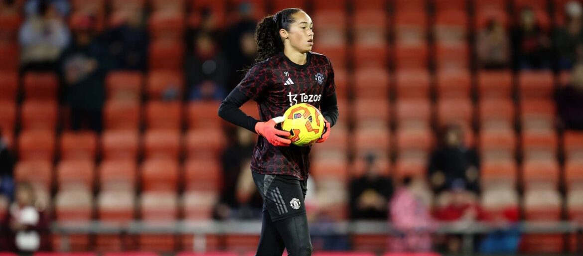 Man United goalkeeper Phallon Tullis-Joyce rewarded for excellent start ...
