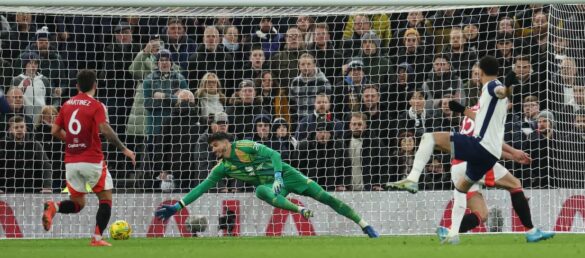 Confirmed Manchester United XI vs Arsenal: Altay Bayindir and Kobbie ...